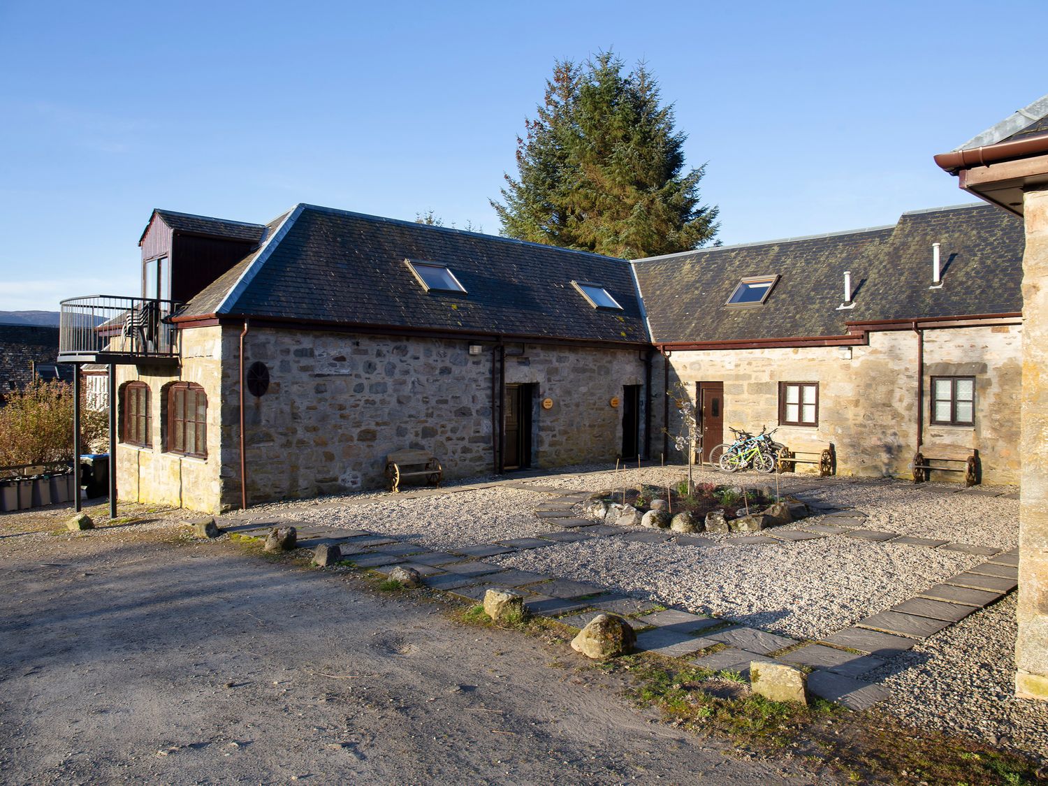 MacKintosh, Kinloch Rannoch | Holiday Cottage | Bird Spot