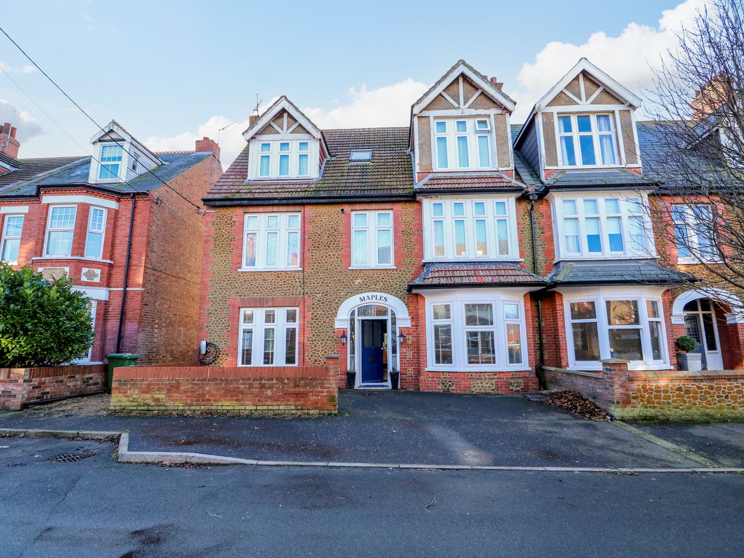 Maples, Hunstanton | Holiday Cottage | Bird Spot