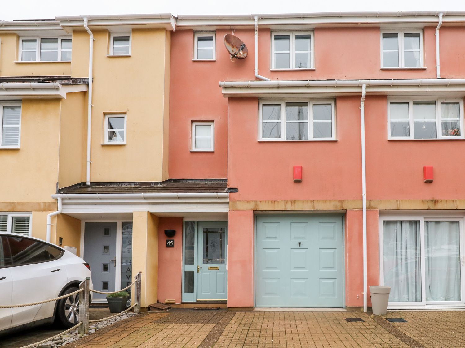 Mountbatten House, Mount Batten | Holiday Cottage | Bird Spot