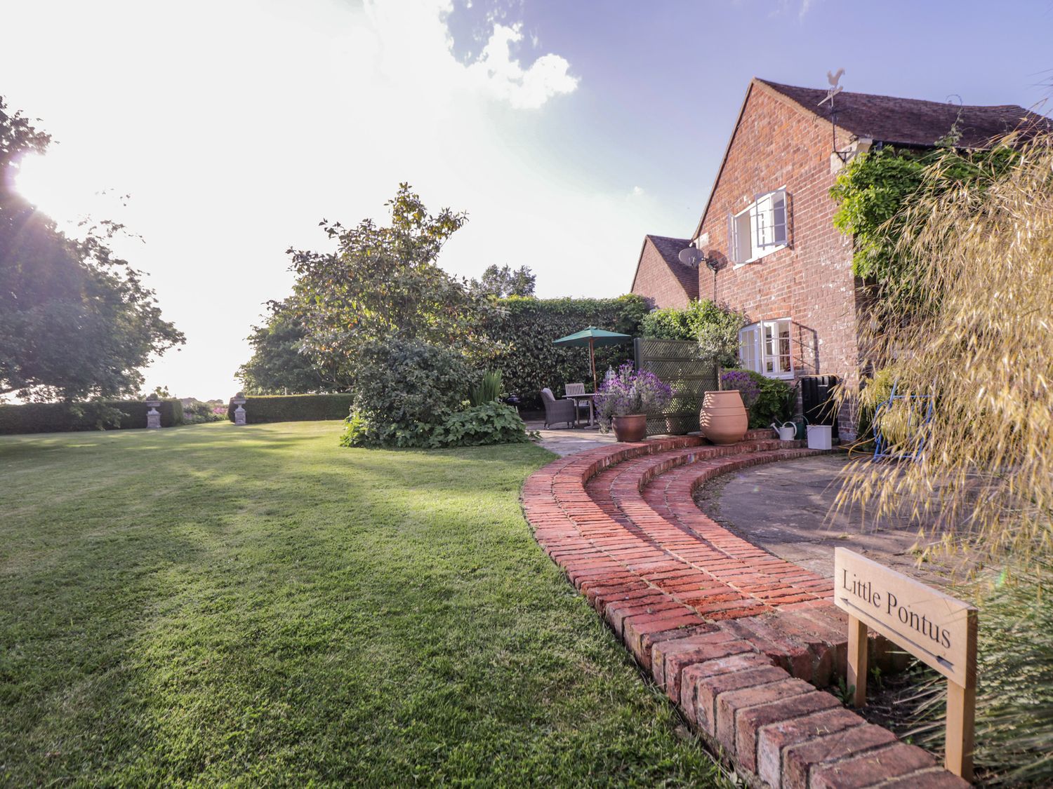 Little Pontus, Challock | Holiday Cottage | Bird Spot