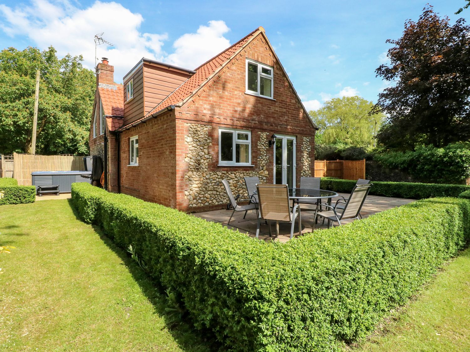 Keepers Cottage, Dereham | Holiday Cottage | Bird Spot Keepers Cottage, Dereham | Holiday Cottage | Bird Spot