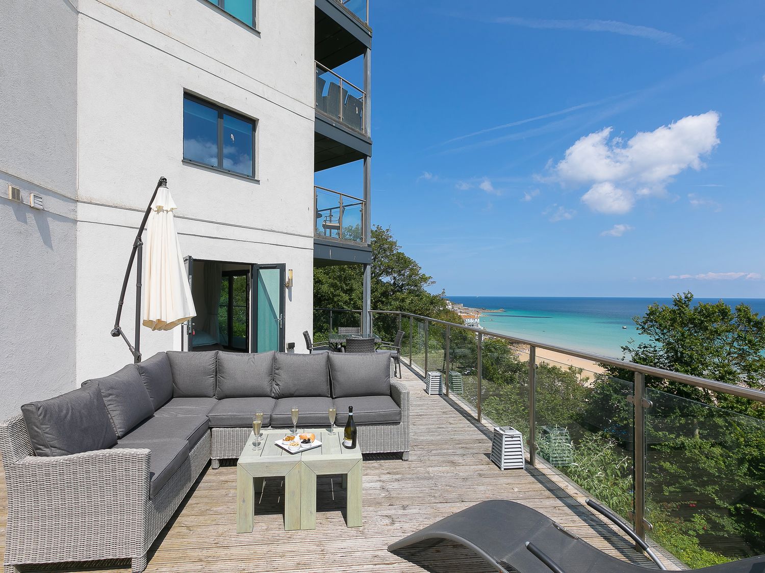 River Lym Cottage, Lyme Regis | Holiday Cottage | Bird Spot