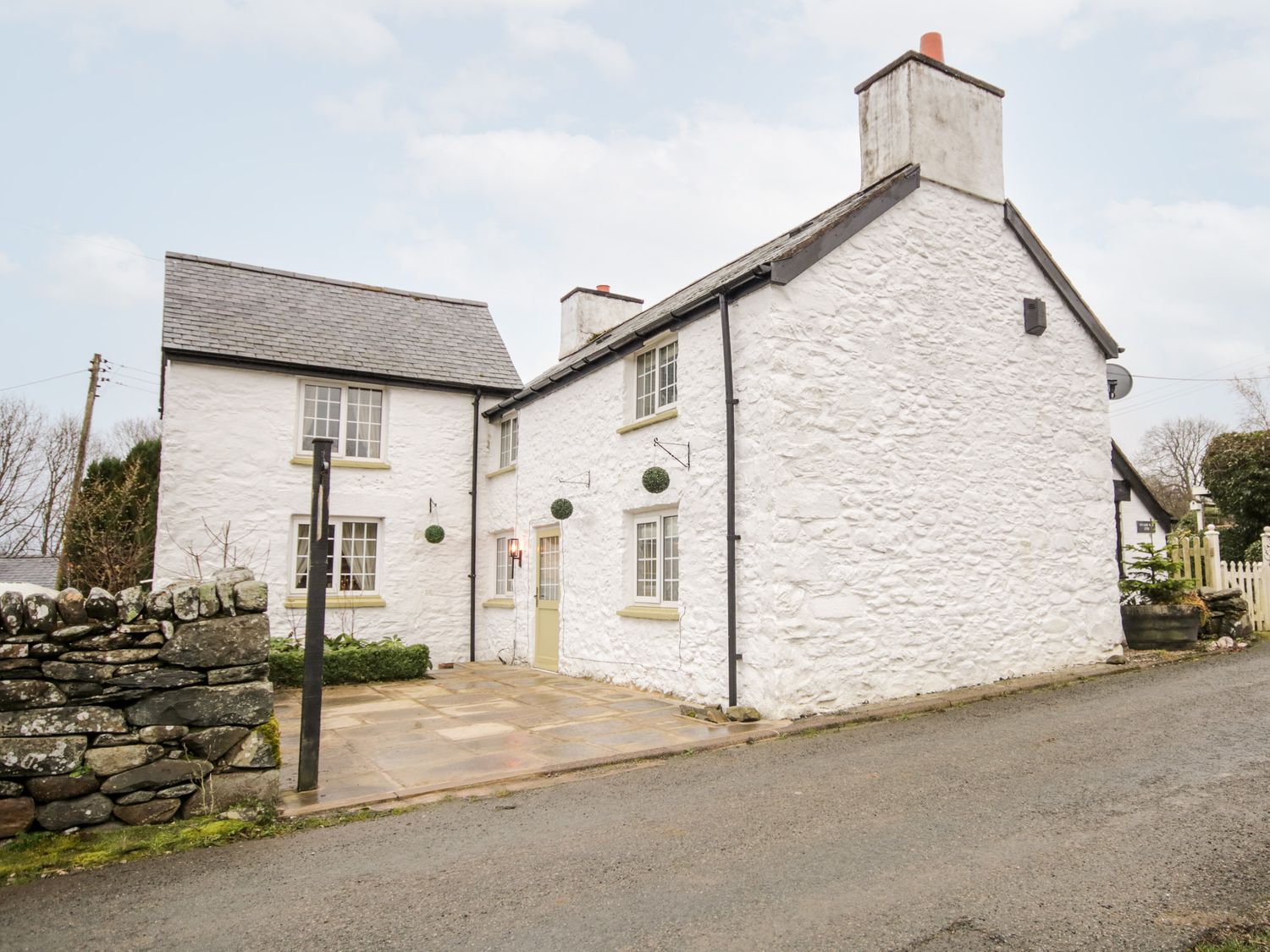 Neuadd Wen | Cerrigydrudion | Corwen | Self Catering Holiday Cottage
