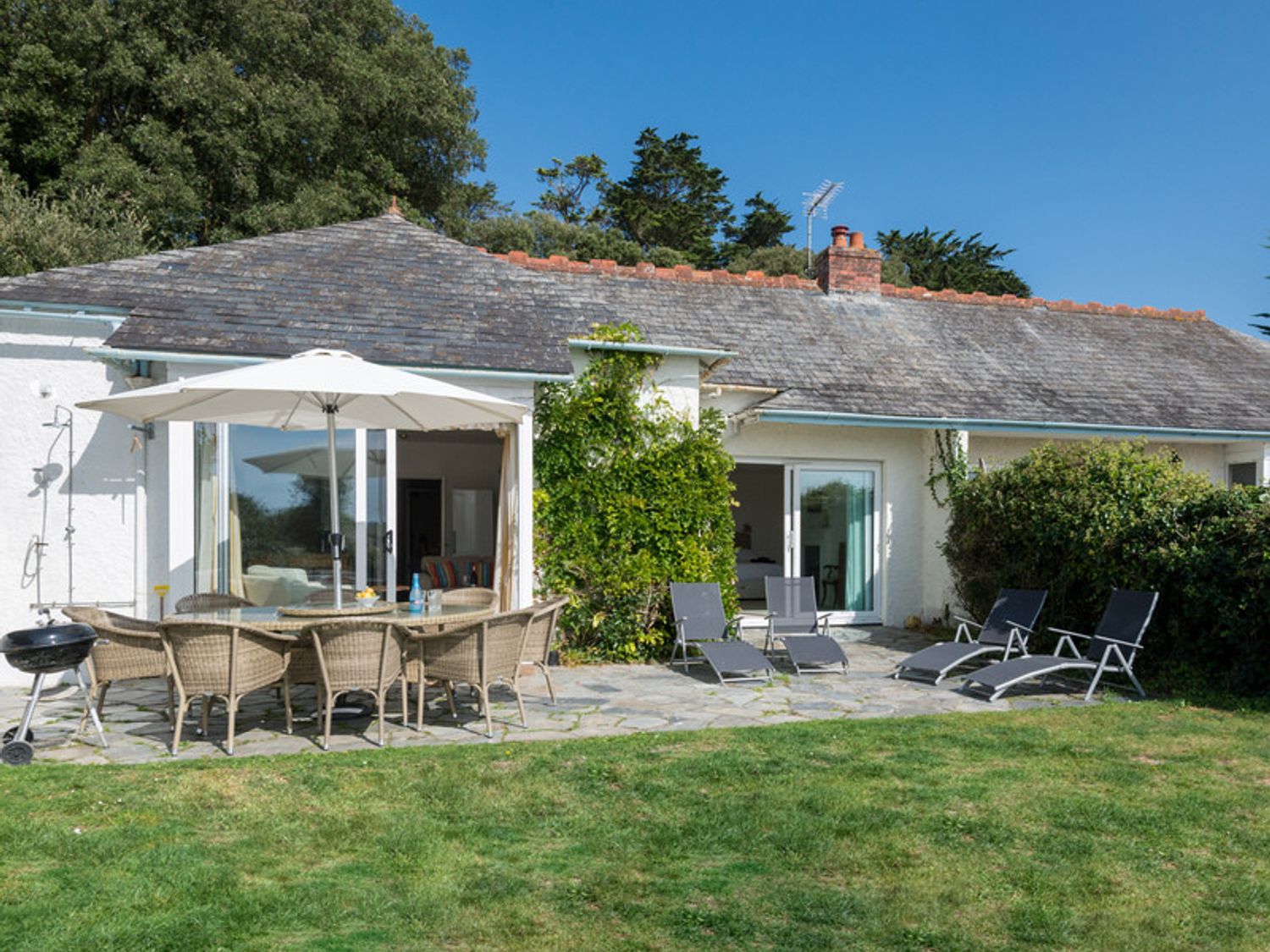 Carn Du 1, Rock | Holiday Cottage | Bird Spot