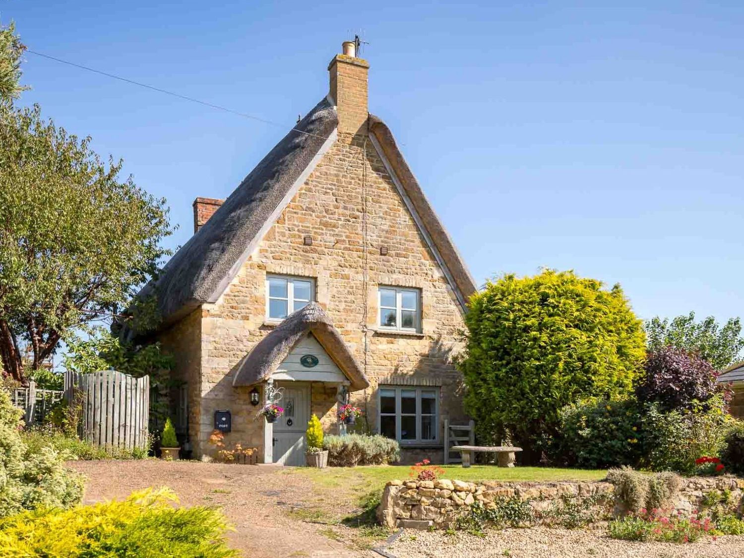 Honeysuckle Cottage (Brailes), Brailes | Holiday Cottage | Bird Spot