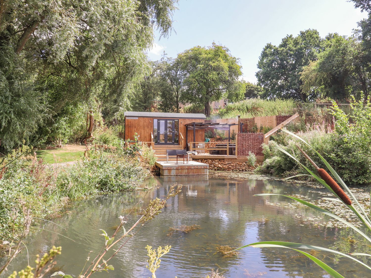 The Shepherds Hut At Bridge Lake Farm & Fishery | Chacombe | Coton Fm ...