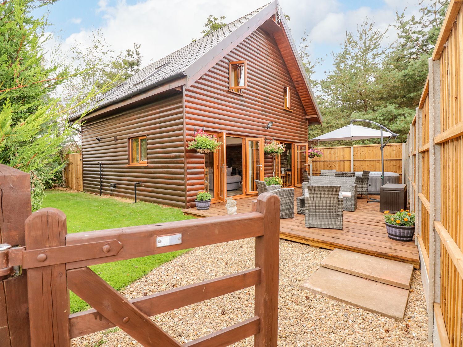 Little Lodge | King's Lynn | West Bilney Wood | East Anglia | Self ...