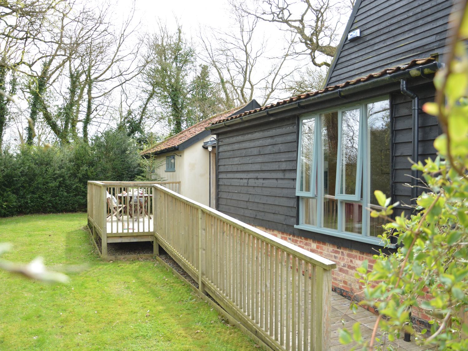 Douglas, Elsing | Holiday Cottage | Bird Spot