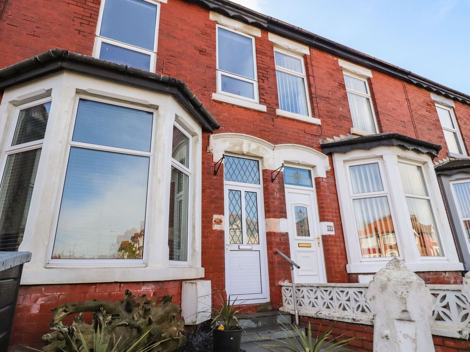 26 North Promenade, Cleveleys | Holiday Cottage | Bird Spot