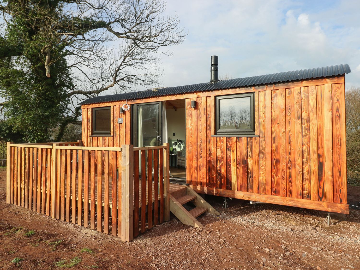 The Honeybee, Lamphey | Holiday Cottage | Bird Spot