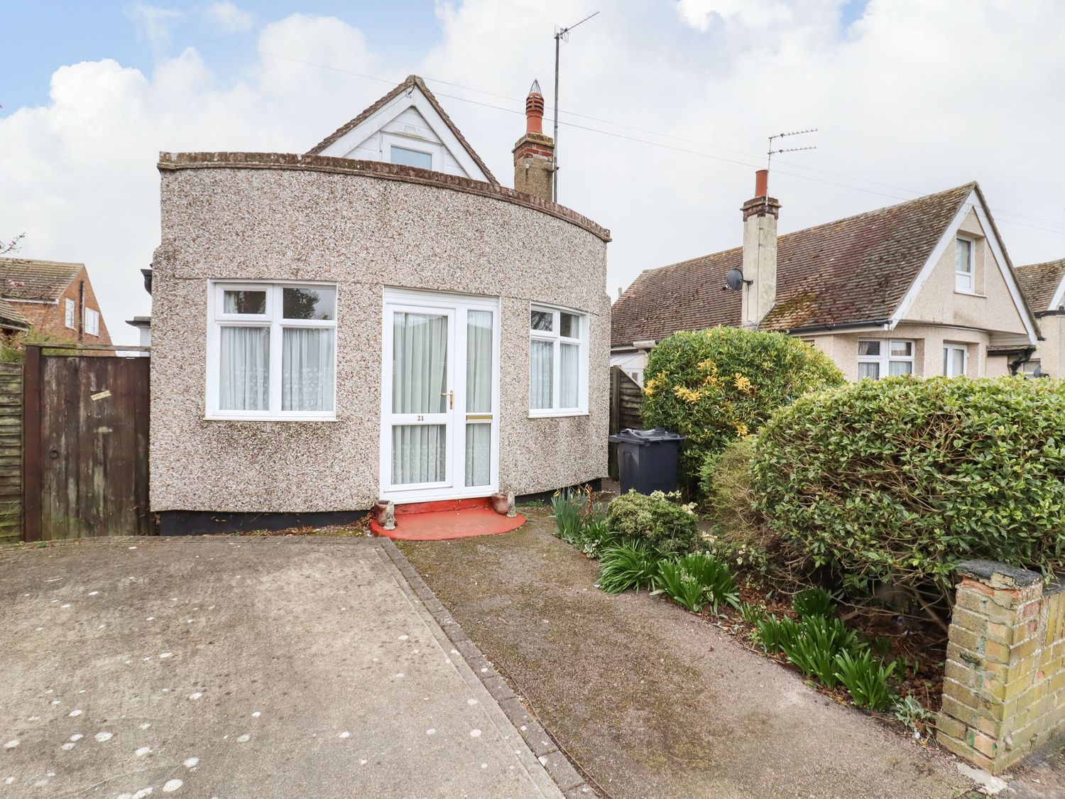 21 Crossways, Clacton-On-Sea | Holiday Cottage | Bird Spot