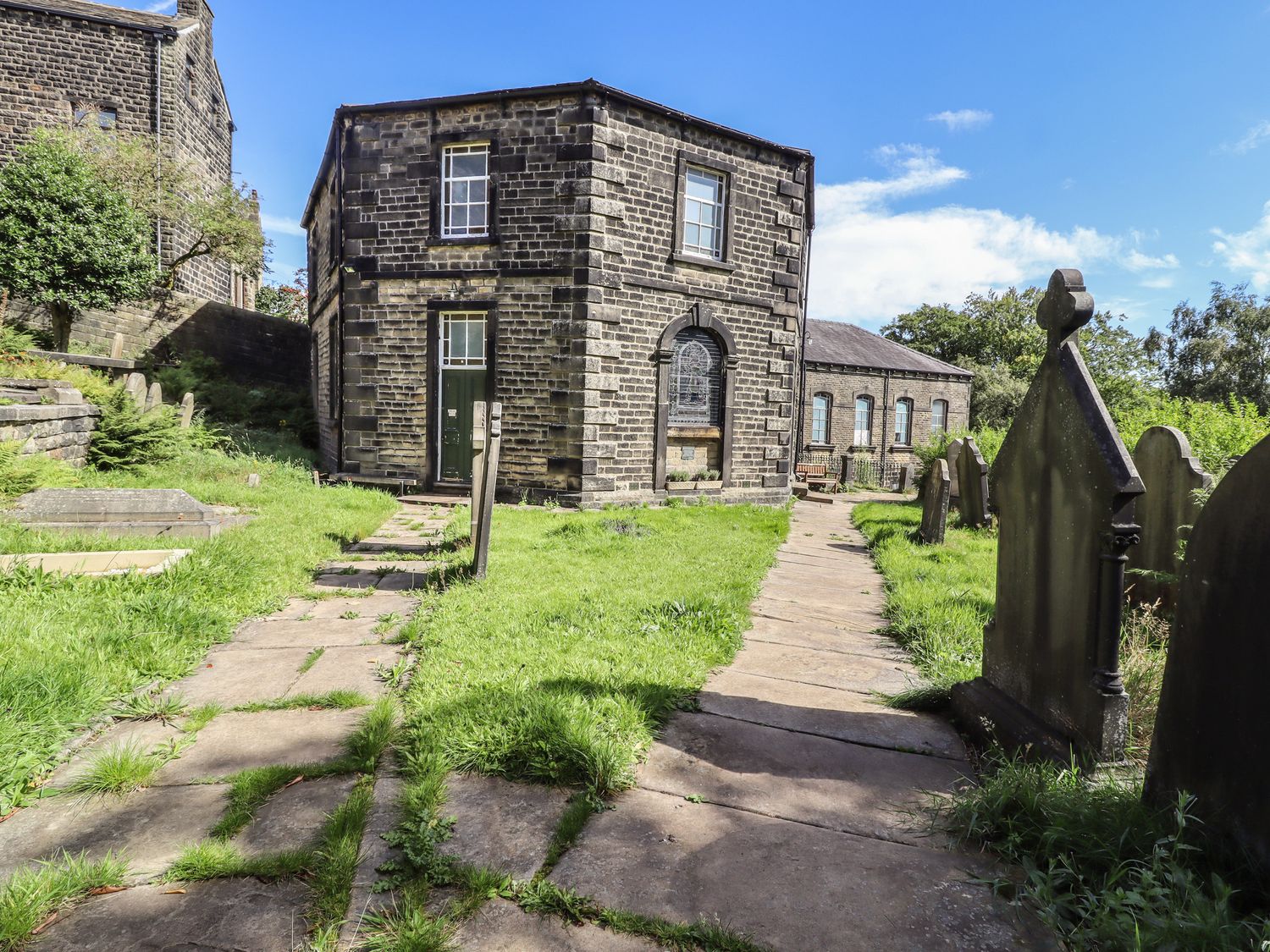 Avaelie House, Hebden Bridge | Holiday Cottage | Bird Spot