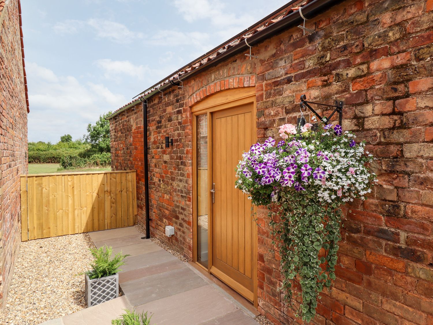 The Barn, Snitterby | Holiday Cottage | Bird Spot