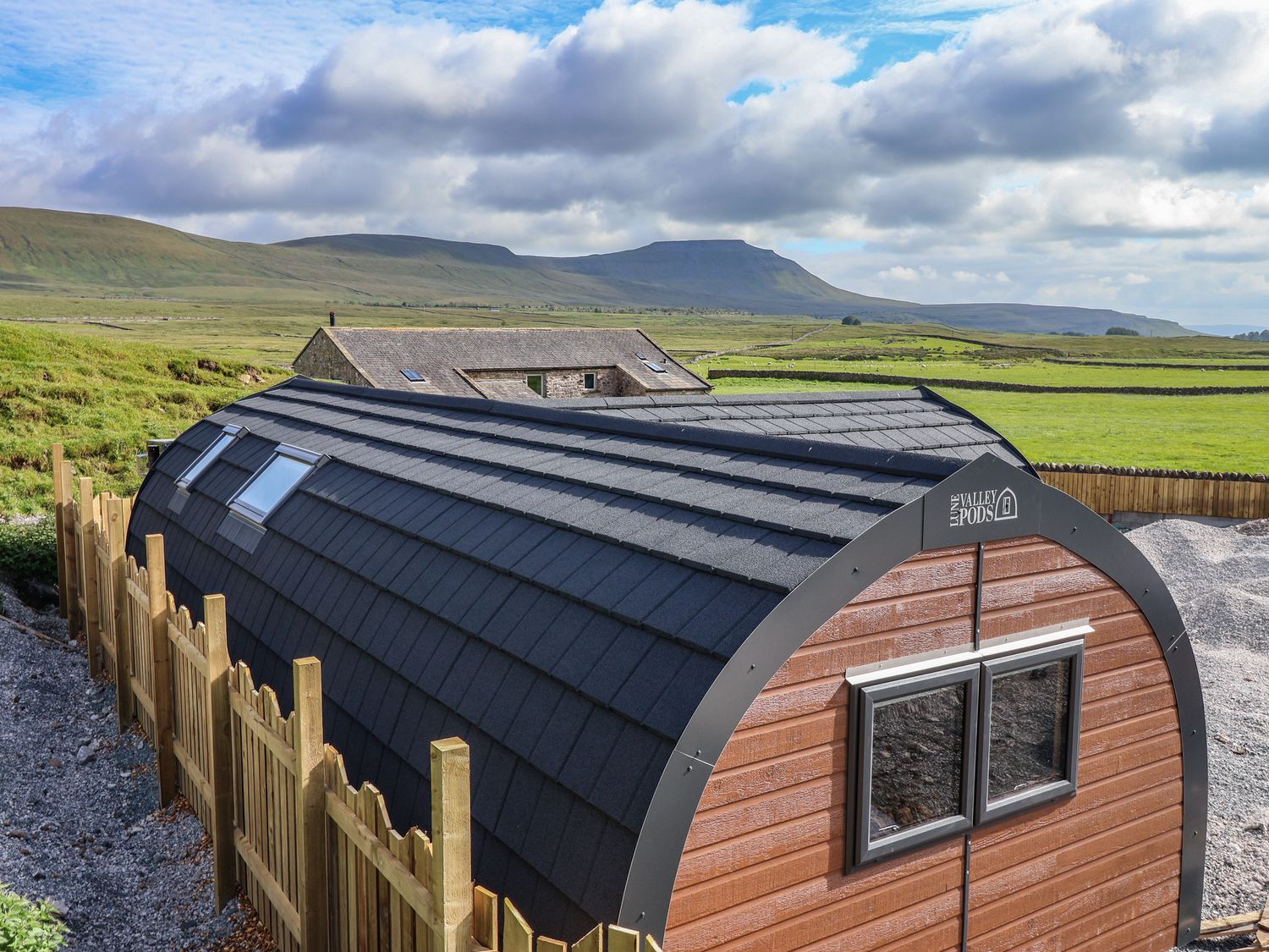 Striding Edge Lodge, Windermere | Holiday Cottage | Bird Spot