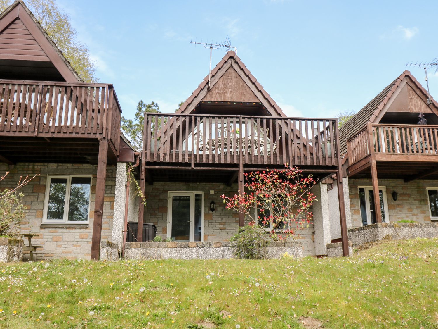 Mountbatten House, Mount Batten | Holiday Cottage | Bird Spot