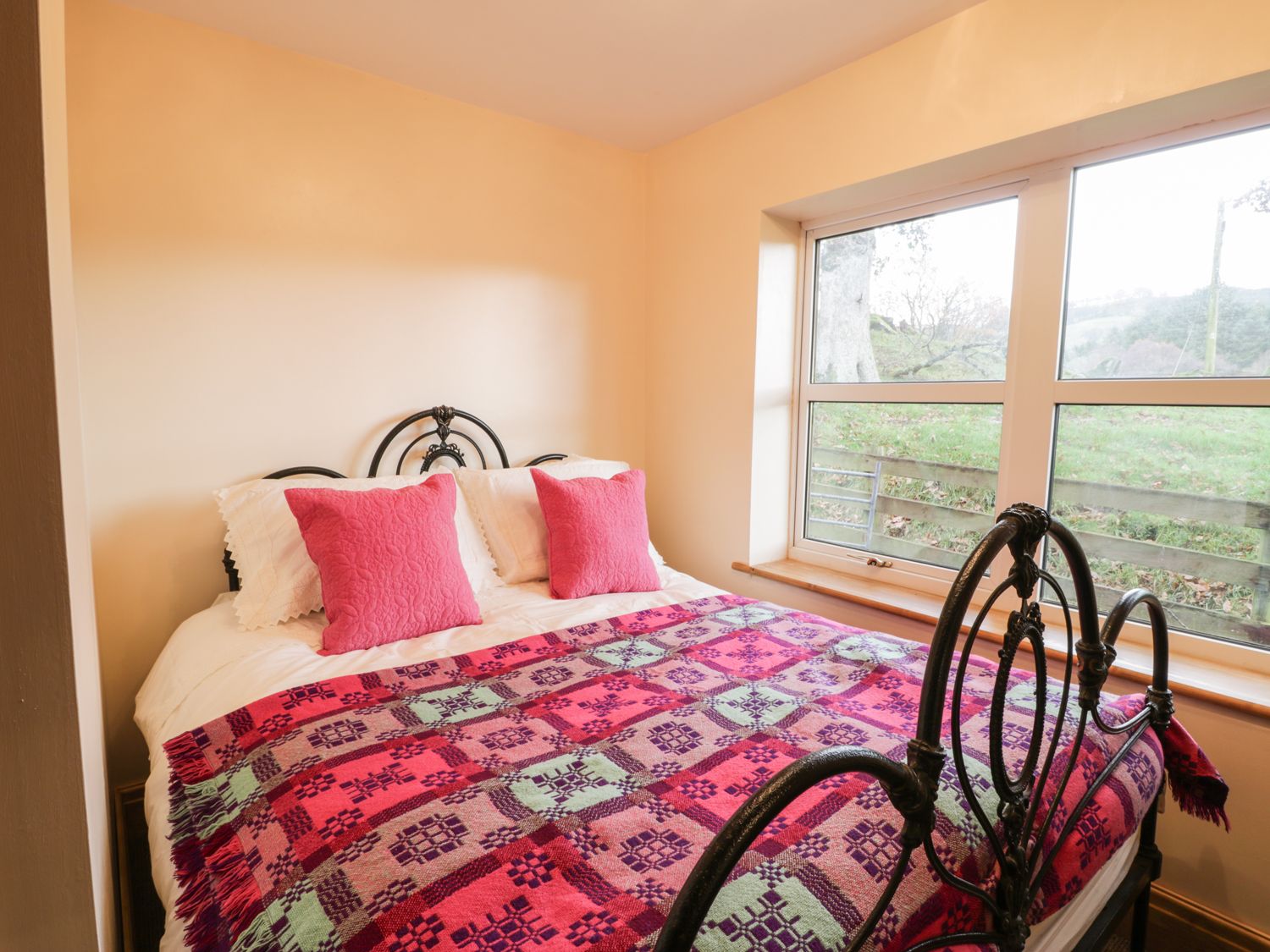 Maes Madog | Capel Garmon | Self Catering Holiday Cottage