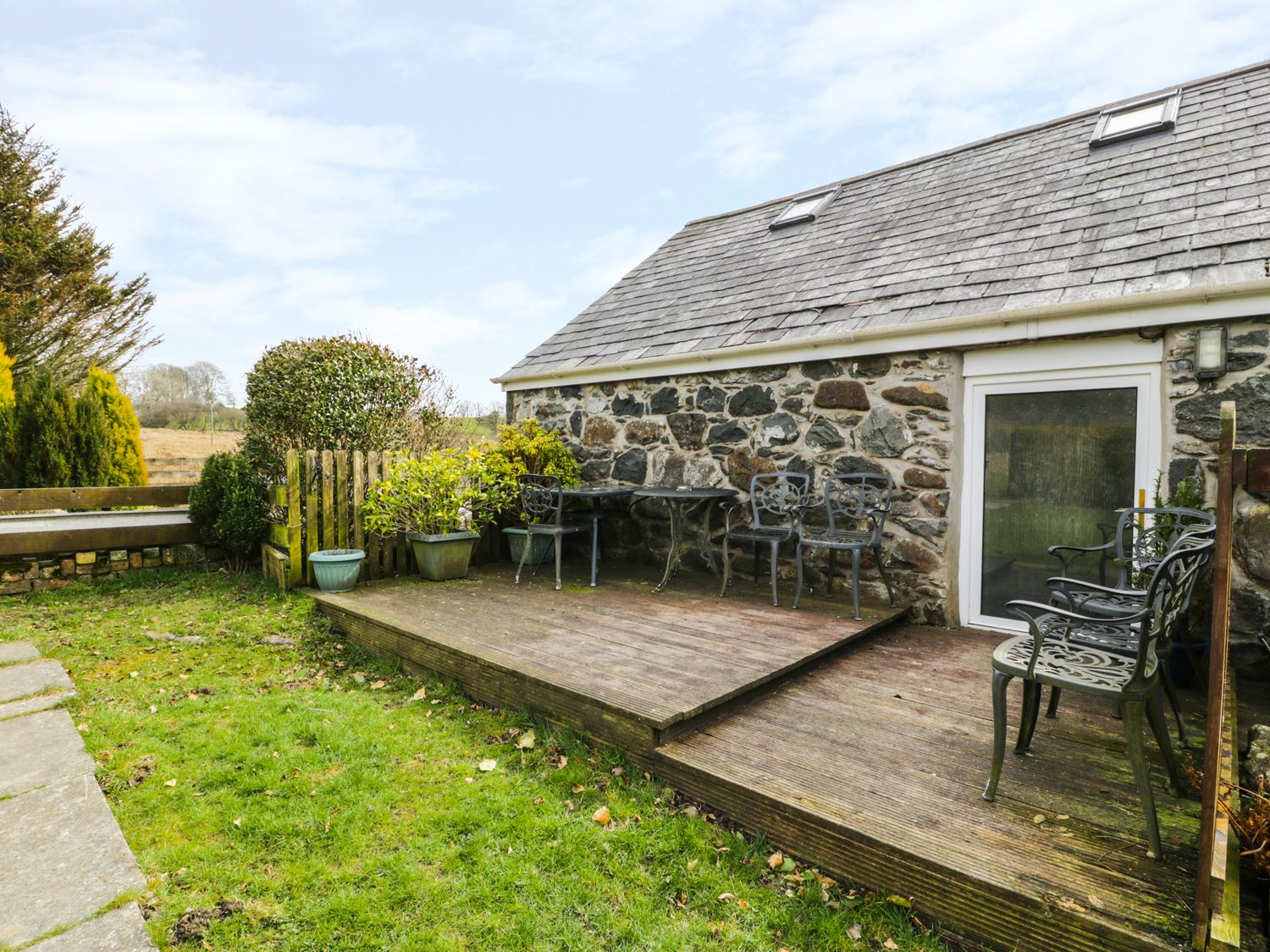 Bwthyn Ael Y Bryn | Criccieth | Bryncir | Self Catering Holiday Cottage