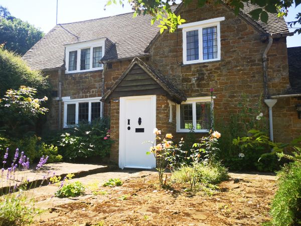 Spring Cottage | Banbury | Alkerton | Self Catering Holiday Cottage
