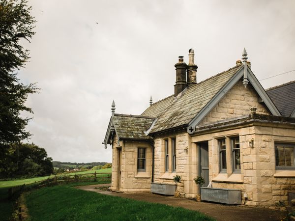 Butlers Lodge | Mayfield | Calwich Abbey | Peak District | Self ...