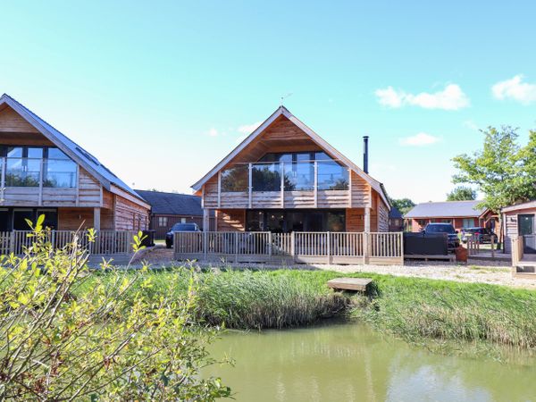 Lake View Lodge | Thorpe-on-the-hill | Lincoln | East Anglia | Self ...