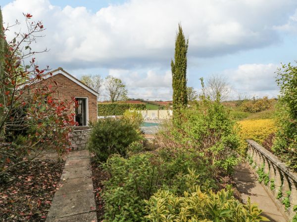 The Pool House | Crediton | Beare | Devon | Self Catering Holiday Cottage