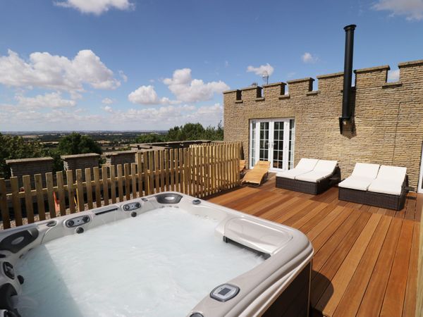 Castle Top Retreat | Nettleton, Lincolnshire | Nettleton Top | Self ...