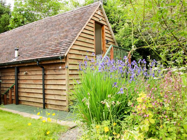 Milford Tree Tops | Craven Arms | Aston Hall | Self Catering Holiday ...