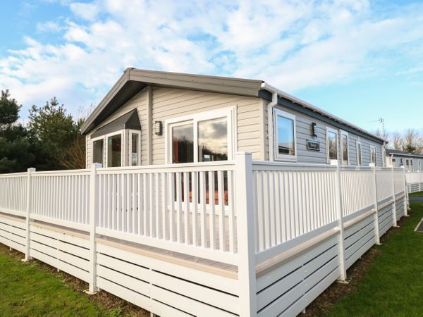 Broadland Sands Lodge | Corton | Corton Cliffs | East Anglia | Self ...