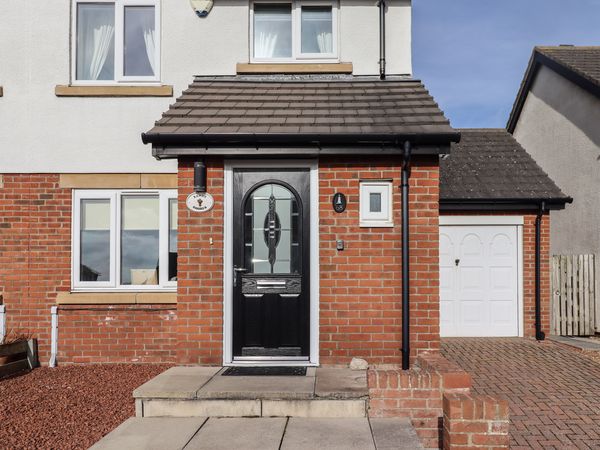 Sandy Shores | Seahouses | Snook Or North Point | Northumbria | Self ...