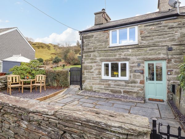 Ael Y Bryn | Ffestiniog | Blaen-ddôl | Self Catering Holiday Cottage
