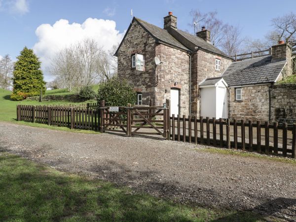 Aqueduct Cottage | Penperlleni | Goytre Hall | Self Catering Holiday ...