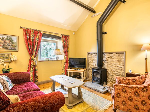 Love Bird | Bakewell | Haddon Grove | Peak District | Self Catering ...