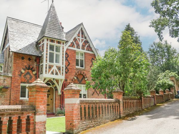 The Gardeners Cottage | Hartley Wintney | Elvetham Hall | South Of ...