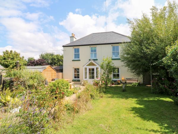 Pentira | Kuggar | Cornwall | Self Catering Holiday Cottage