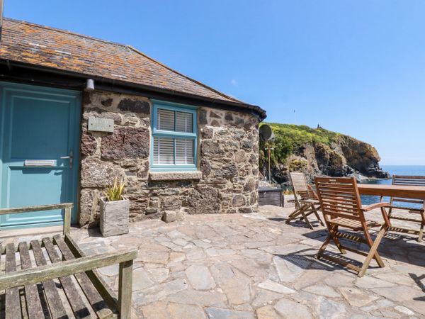 Beach Cottage | Cadgwith | Cornwall | Self Catering Holiday Cottage
