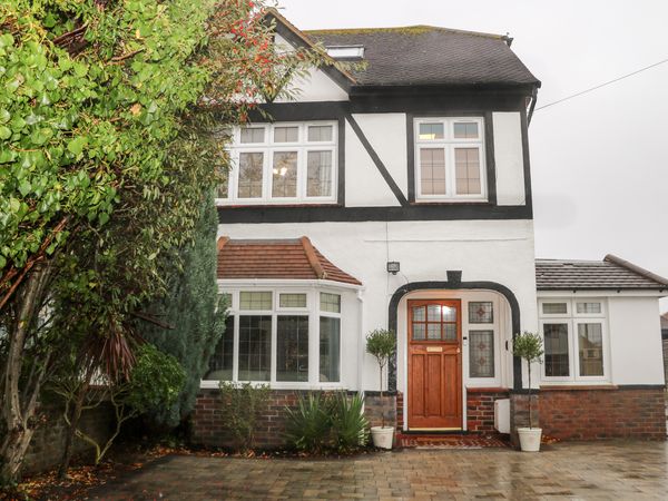 Primrose Place | Worthing | Durrington | Self Catering Holiday Cottage