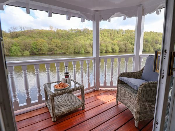 Lady Of The Lake | Rudyard Lake | Leek | Self Catering Holiday Cottage