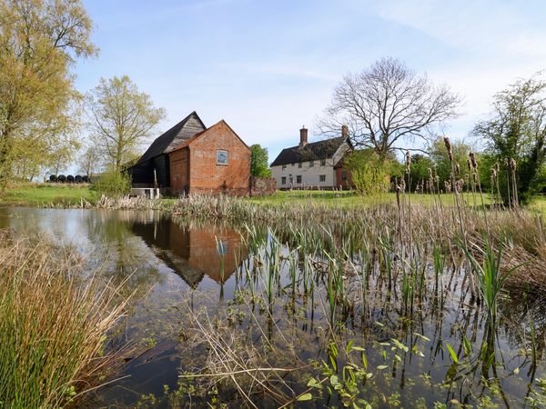 Brook Farm | Halesworth | Brook Fm | Self Catering Holiday Cottage