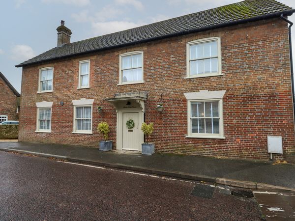 Manor Farm House | Bere Regis | Court Fm | Self Catering Holiday Cottage