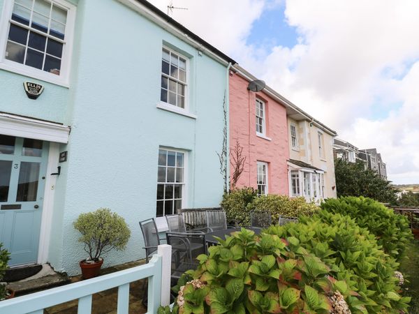 April Cottage | Falmouth | Flushing | Self Catering Holiday Cottage