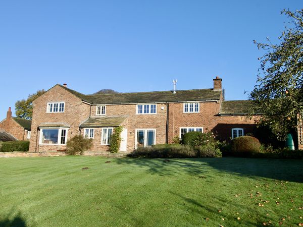 Higher Park Farm | Alderley Edge | Acton Fm | Self Catering Holiday Cottage