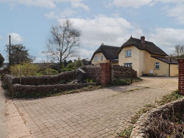 Badger's Den | Budleigh Salterton | Dalditch | Self Catering Holiday ...