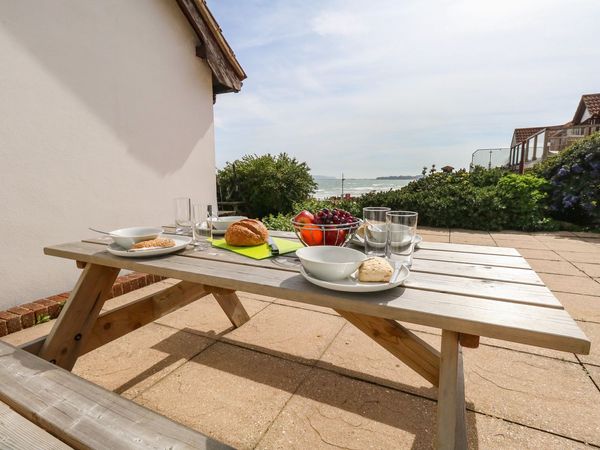 Sea Spray | Bowleaze | Furzy Cliff | Self Catering Holiday Cottage