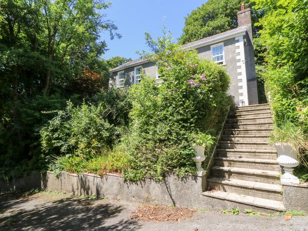 Ty Caredig | Pontardawe | Cilmaengwyn | Self Catering Holiday Cottage