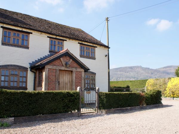 Yew Tree Cottage | Malvern | Little Malvern | Self Catering Holiday Cottage