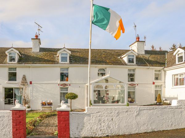 The Farmhouse | Dunmanway, County Cork | Ardcahan Bridge | Self ...