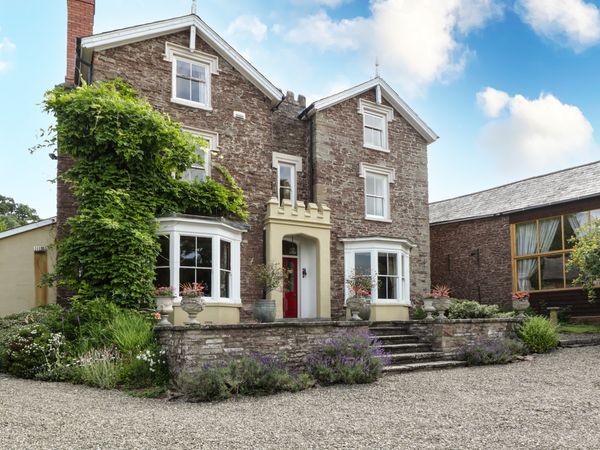 Wheelbarrow Castle | Leominster | Stoke Prior | Self Catering Holiday ...