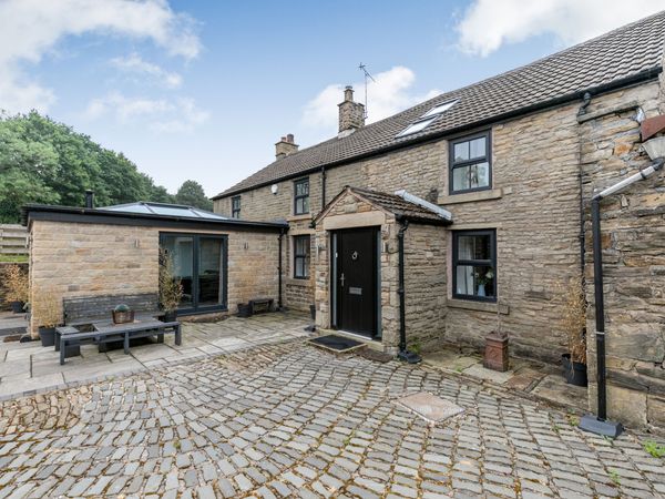 Carr House Farm | Glossop | Carr Fm | Peak District | Self Catering ...