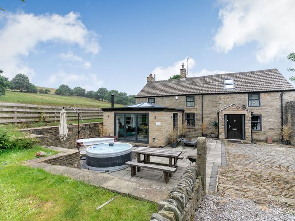 Carr House Farm | Glossop | Carr Fm | Peak District | Self Catering ...