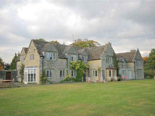 Home Farm (16) | Witney | Self Catering Holiday Cottage